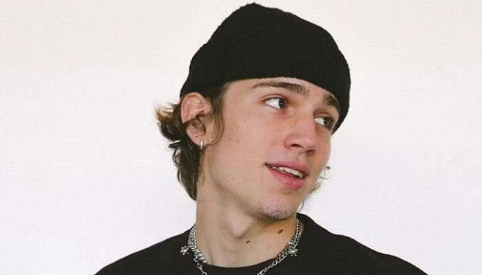 TikToker Vinnie Hacker joins 100 Thieves, fans react