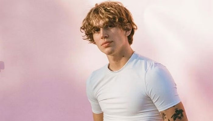 Vinnie Hacker posts smoking pictures, receives flak