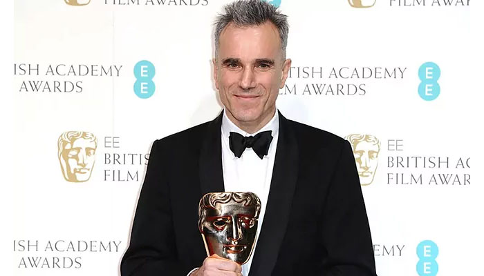 Daniel Day-Lewis spotted in NYC walking with crutches